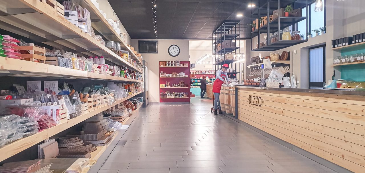 La famiglia Rizzo cambia look allo storico emporio