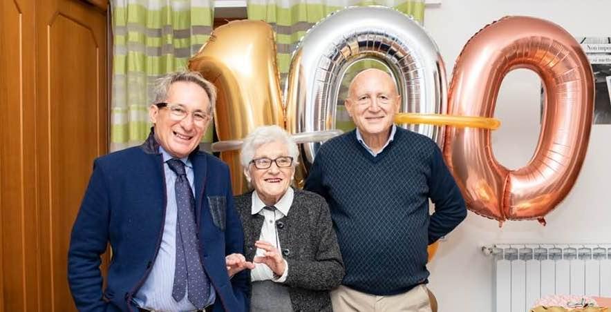 Angela Scirè compie 100 anni: festa col sindaco