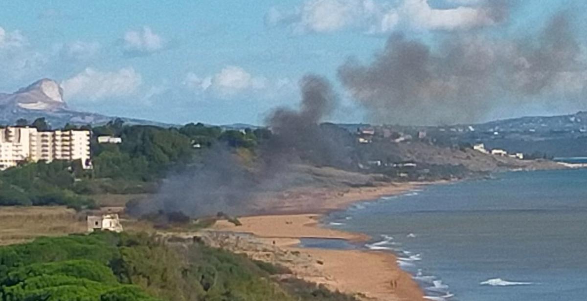 Selinunte, fiamme nella Riserva foce fiume Belìce