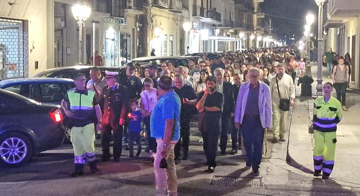 Omicidio-suicidio, in 1.000 alla fiaccolata per Mary Bonanno