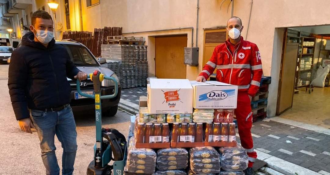 Bancale di merce per bisognosi in memoria di Francesca Cuttone